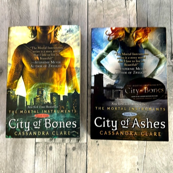 Cassandra Clare | Other | The Mortal Instruments Book 2 By Cassandra ...